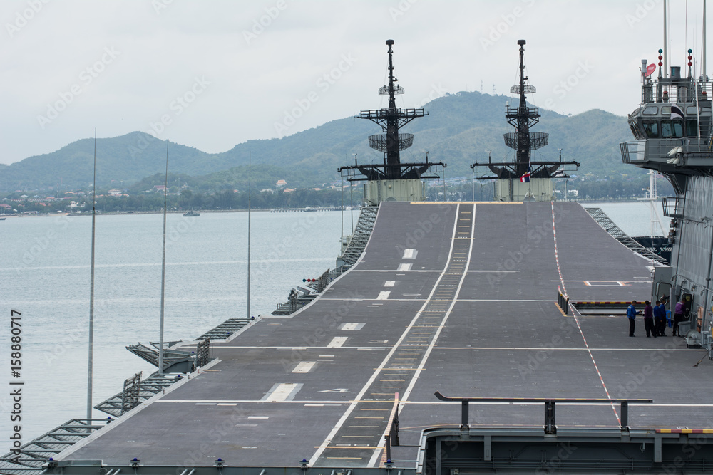 Runway at takeoff on battleship and Runway Aircraft Carrier ภาพถ่าย ...