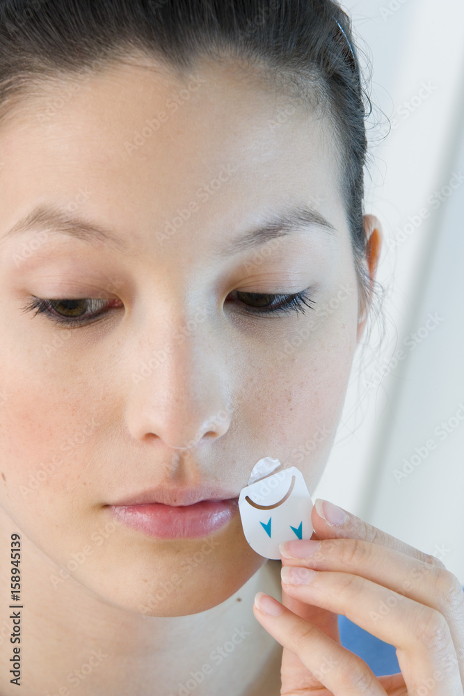 Model Invisible patch used in the treatment of labial herpes It covers ...