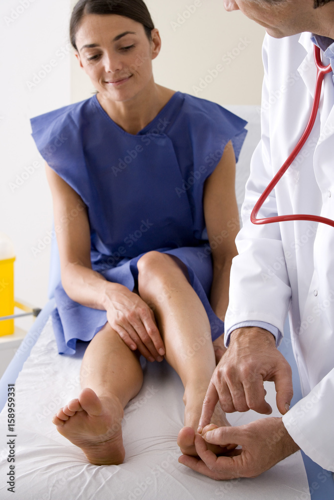 Models Examination of a mycosis between the toes (mycosical intertrigo ...