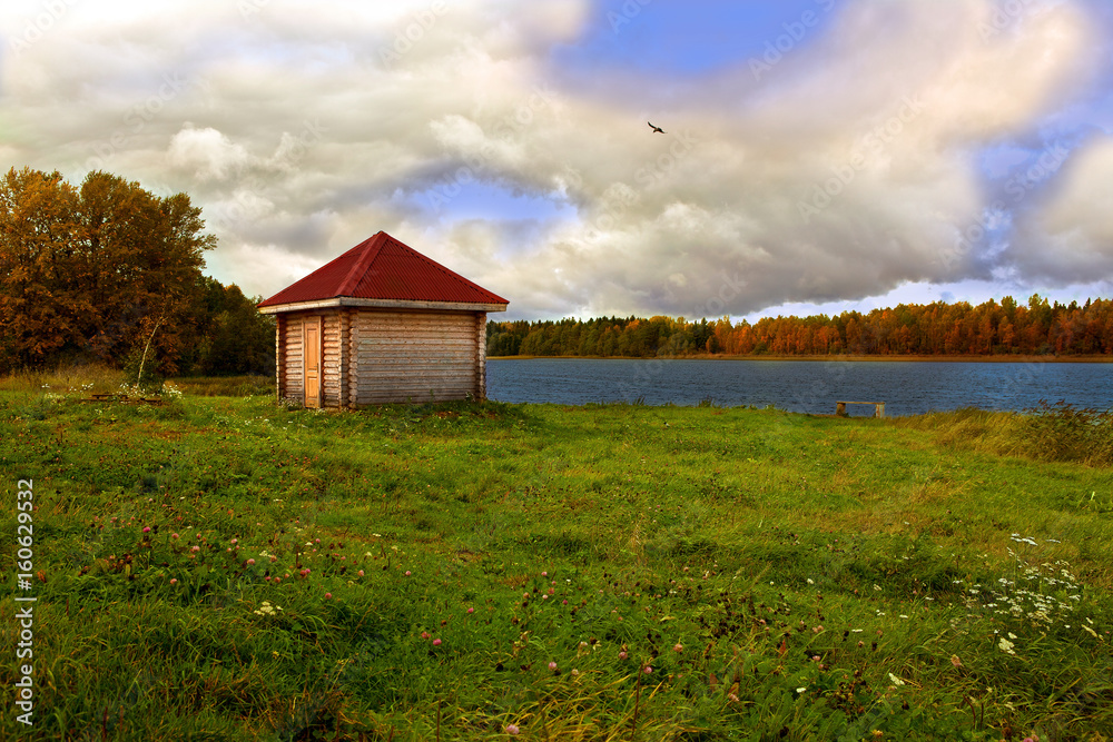 'Find a crow in the grass': Traditional Russian hut on the shores of ...