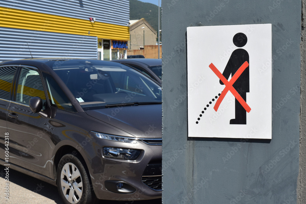 Panneau interdit d'uriner Stock Photo | Adobe Stock