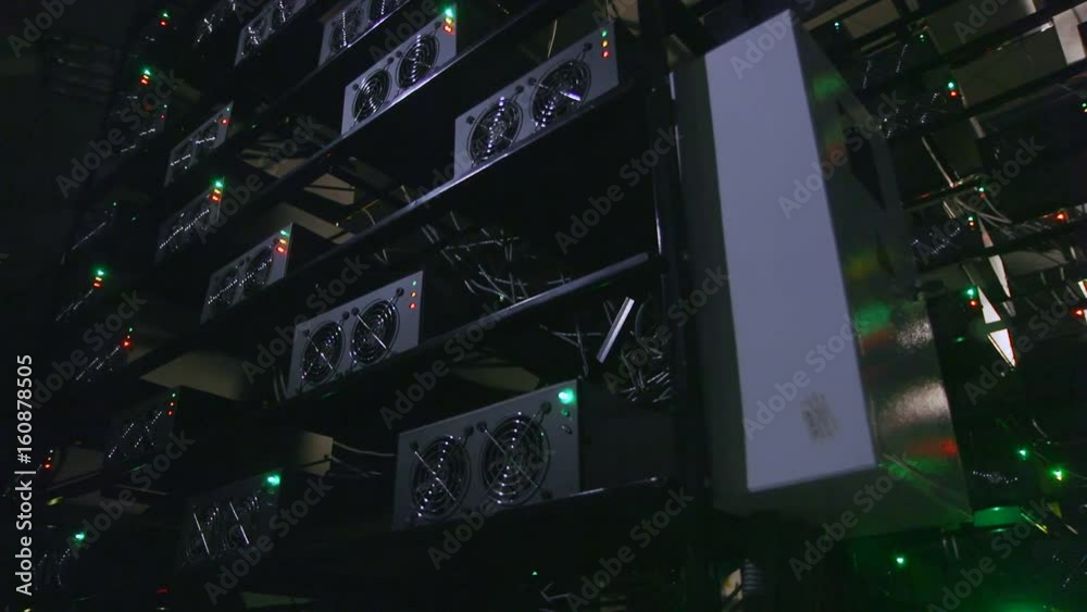 Seamlessly looping animation of rack servers in data center vídeo do ...