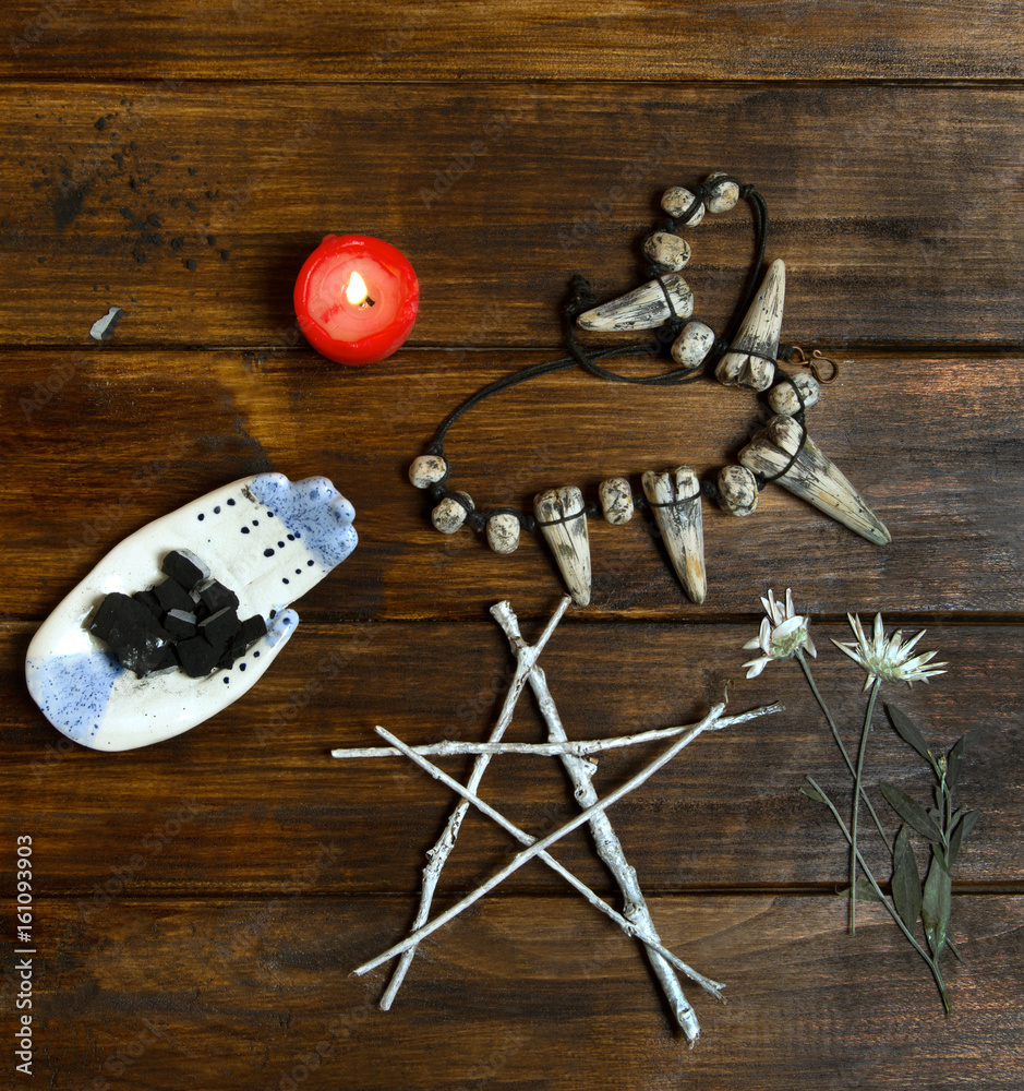 Foto de Wiccan altar for funeral rites do Stock | Adobe Stock