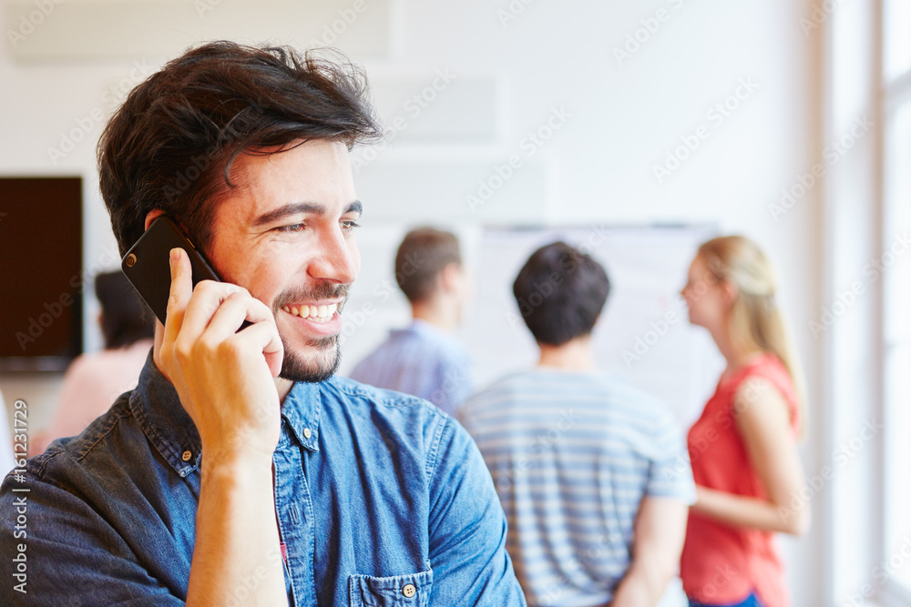 Mann mit Handy freut sich über Nachricht Stock Photo | Adobe Stock