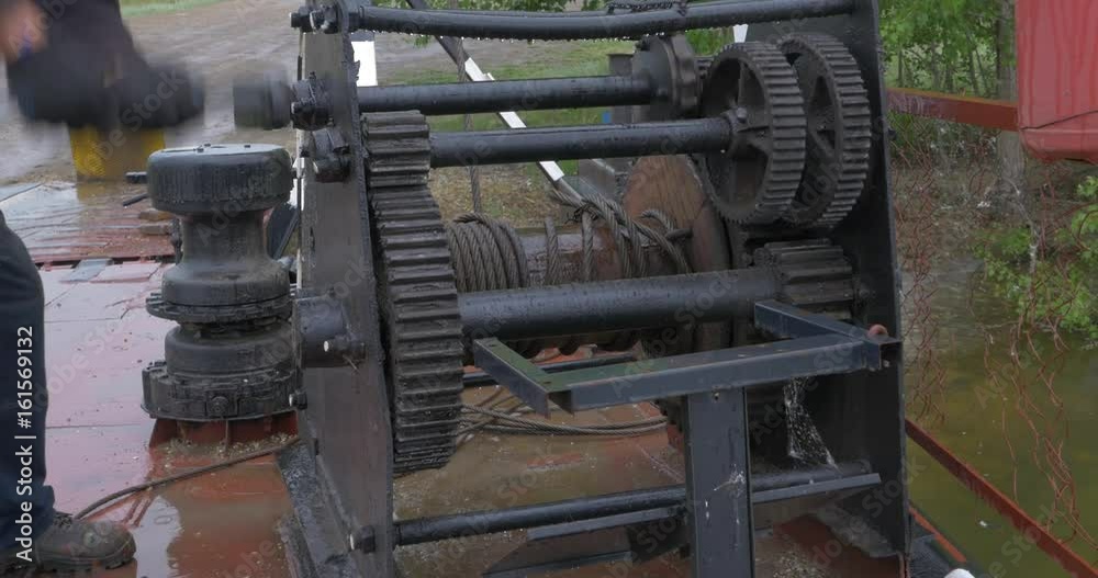 Vidéo Stock Mooring winch on in the stern of the vessel. Winch on a ...