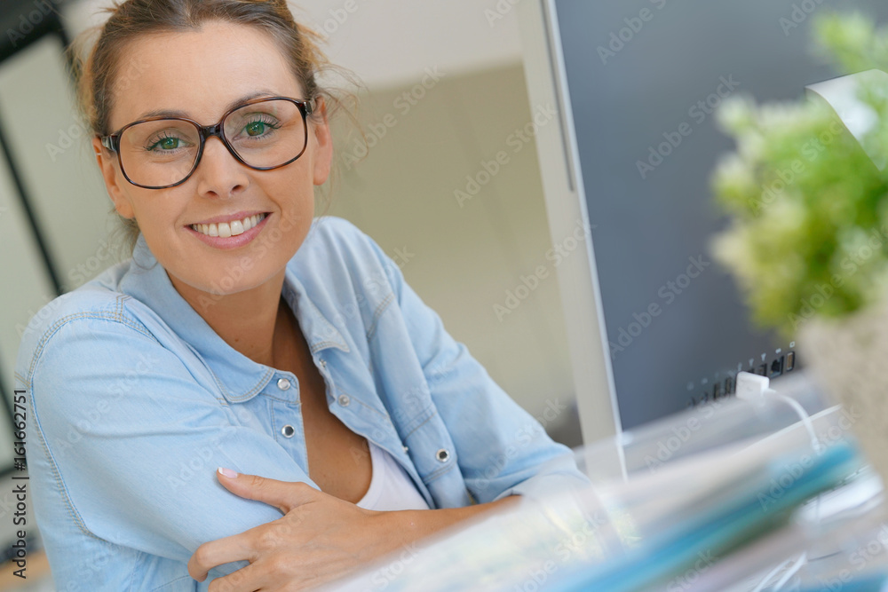 Beautiful young woman in office working on desktop computer Stock Photo ...