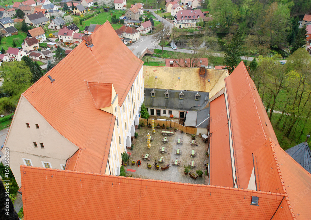 Innenhof einer Burg von oben Stock-Foto | Adobe Stock