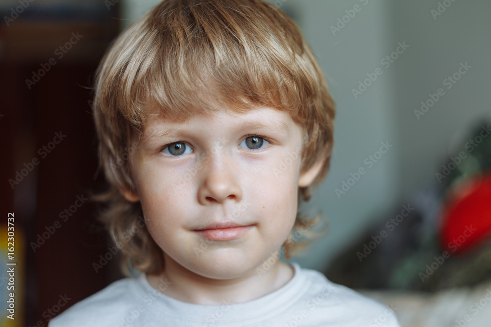 Fair-haired Boy: Ý Nghĩa, Cách Dùng, và Ví Dụ Tiếng Anh