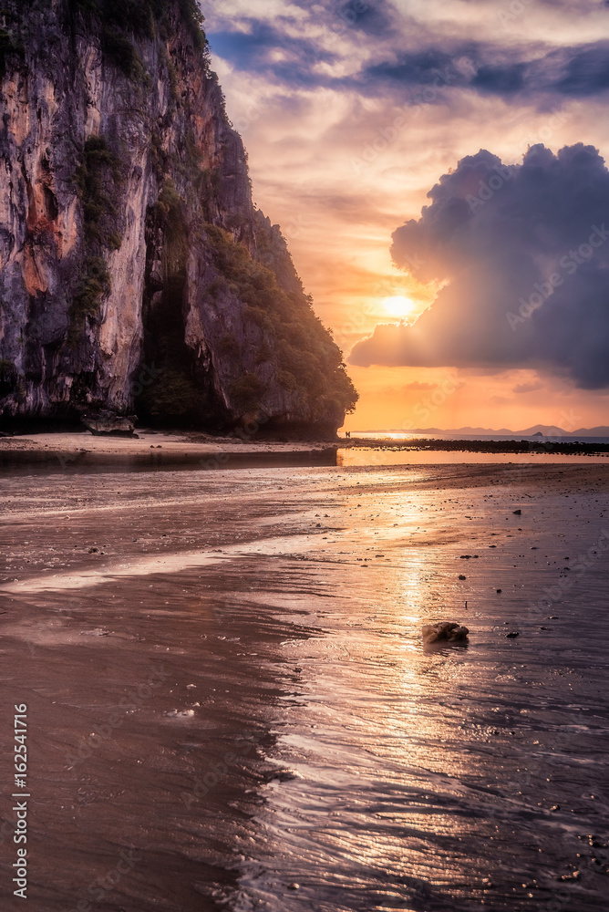 Poster Phra Nang Bay - Princess Cave Couple – Wall Art | UkPosters