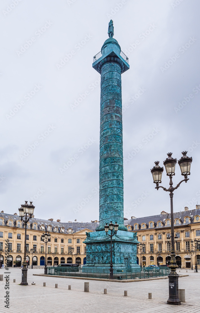 Vendome column with statue of Napoleon Bonaparte, on the Place Vendome ...