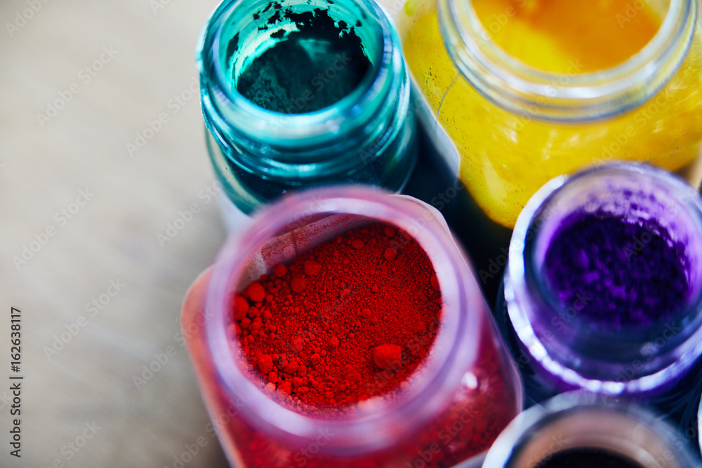 Pigmenti colorati dettaglio su legno Stock Photo | Adobe Stock