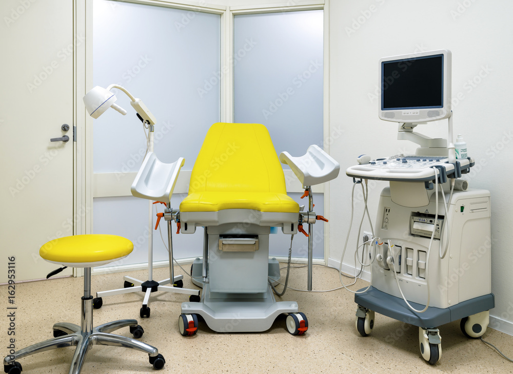 Interior of gynecological cabinet with equipment in clinic foto de ...