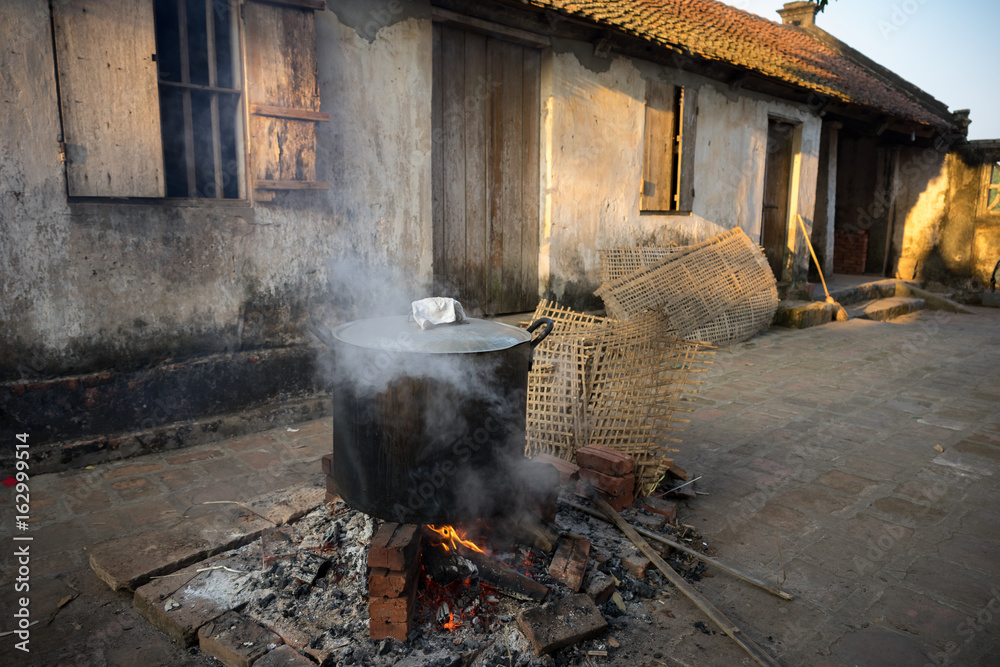 Big pot to cook Chung cake outdoor, square glutinous rice cake ...