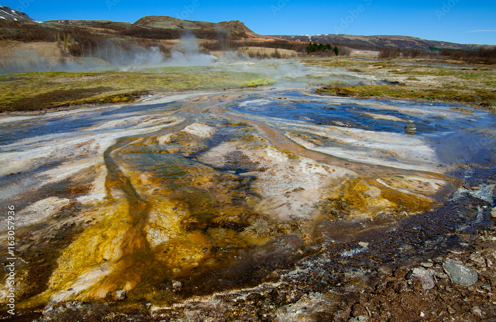 Foto de Hot Springs: Mineral water emerges at near boiling temperatures ...