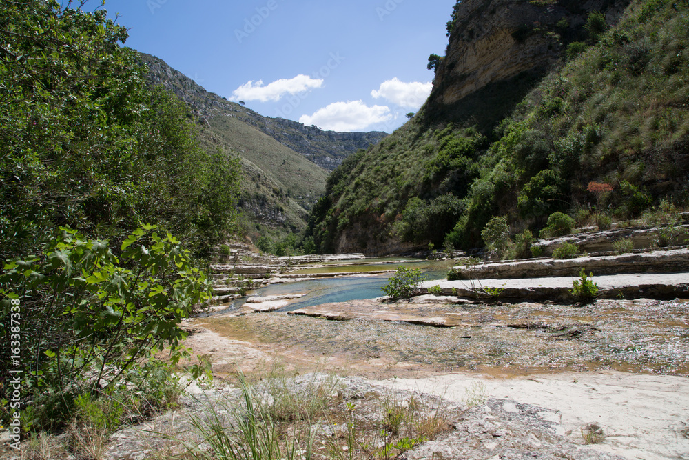 Cascata e laghetto di Cassibile, riserva naturale orientata Cavagrande ...
