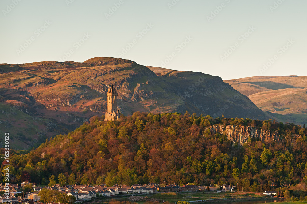 The National Wallace Monument standing on the top of Abbey Craig rock ...