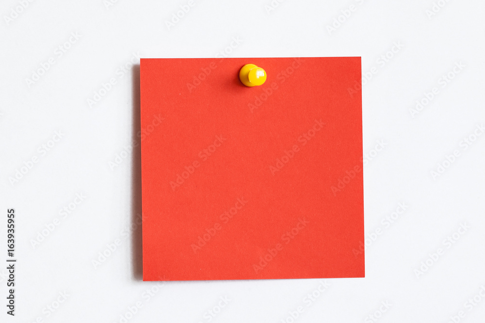 Red memo reminder card attached with yellow pin to white isolated ...