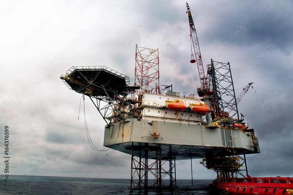 Offshore oil rig platform . Construction of production process in the ...