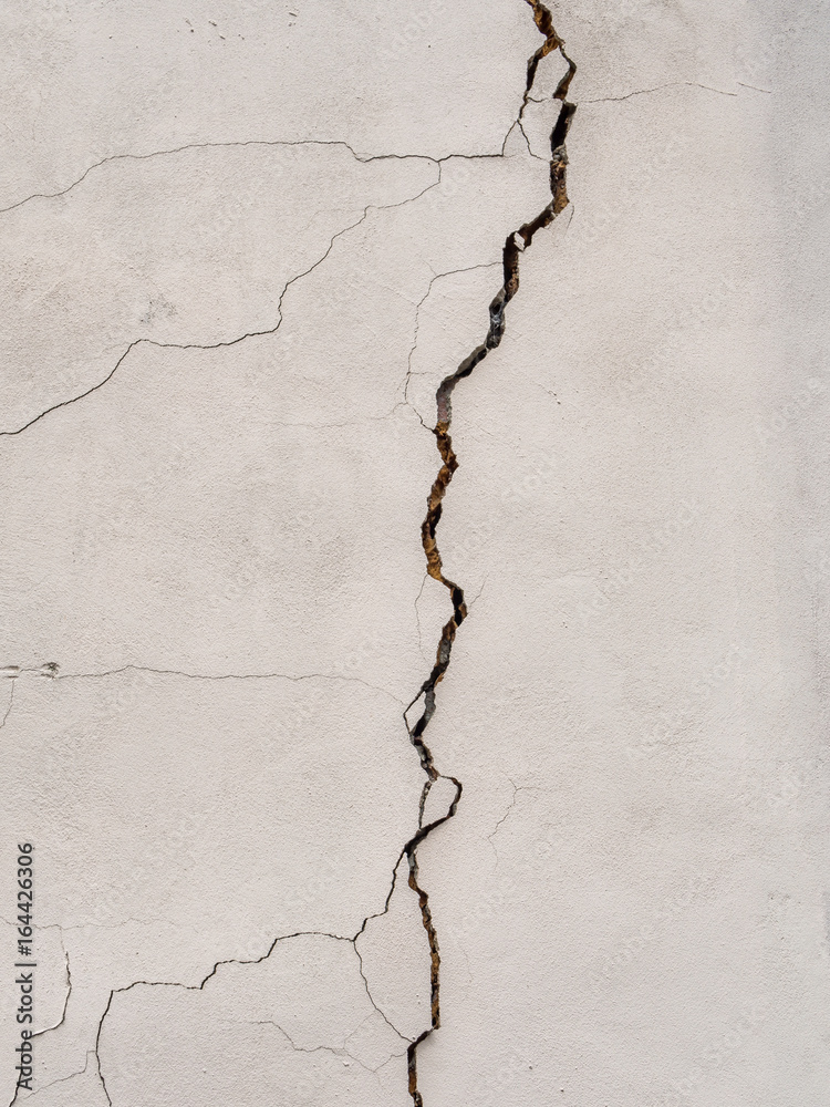 Riss in einer Wand Stock Photo | Adobe Stock