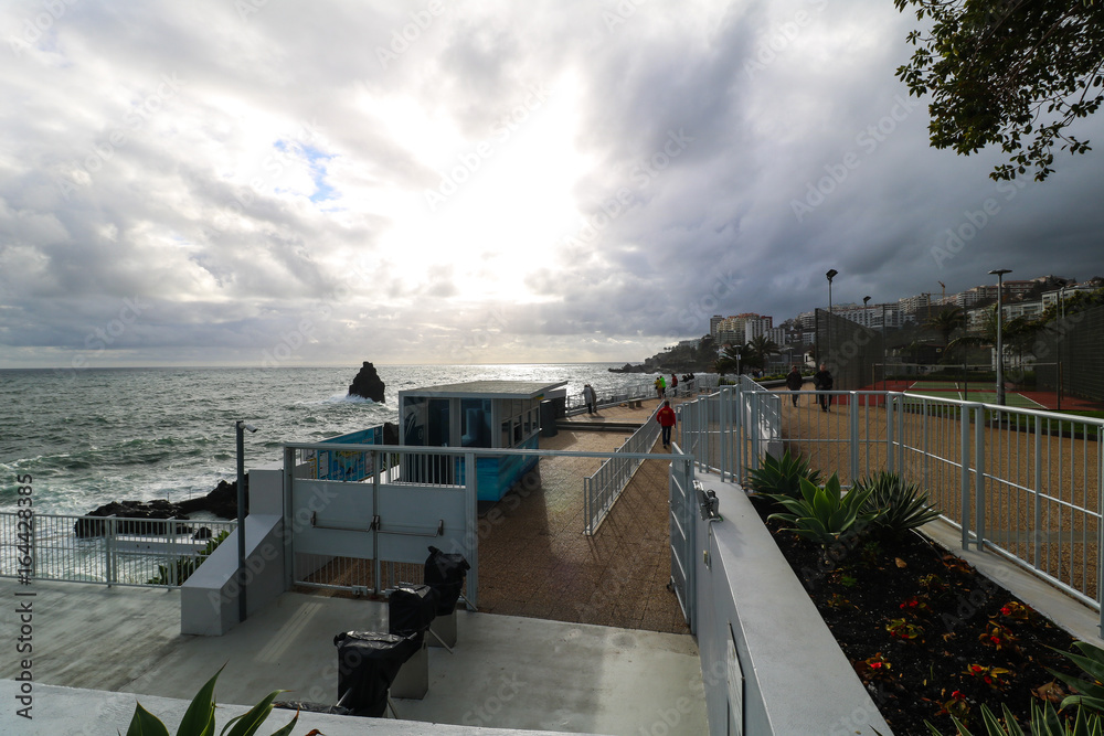 LIDO und Lido-Promenade in Funchal auf der Insel Madeira, Portugal ...