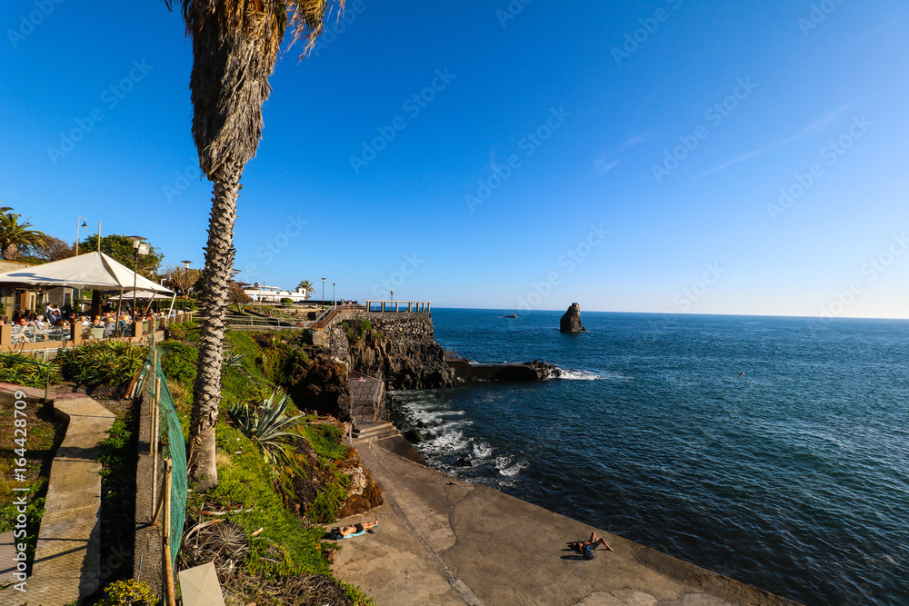 LIDO und Lido-Promenade in Funchal auf der Insel Madeira, Portugal ...
