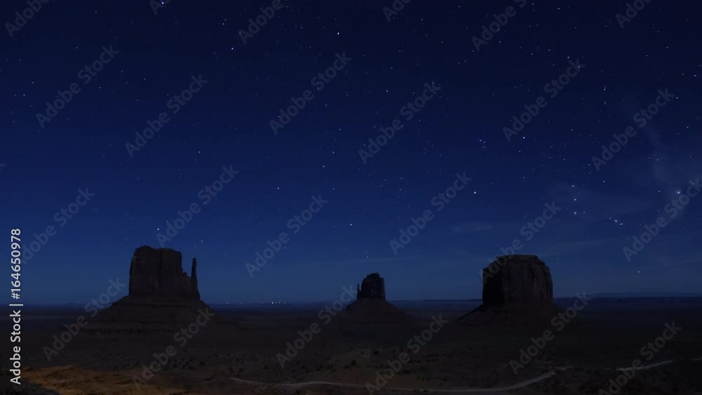 NIGHT SKY TIME LAPSE: Amazing starry night at Monument Valley landmark ...