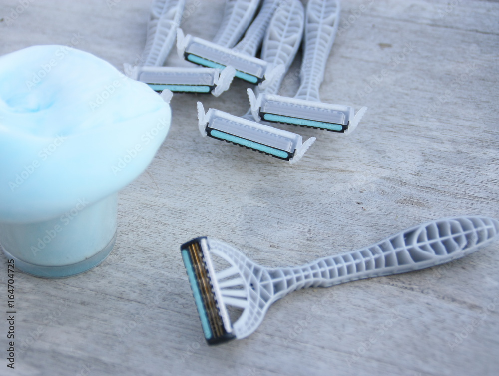 rasoir et mousse à raser pour homme Stock Photo | Adobe Stock