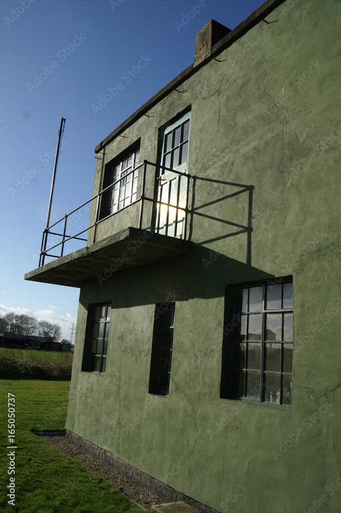 world war 2 military airfield control tower, yorkshire Stock Photo ...