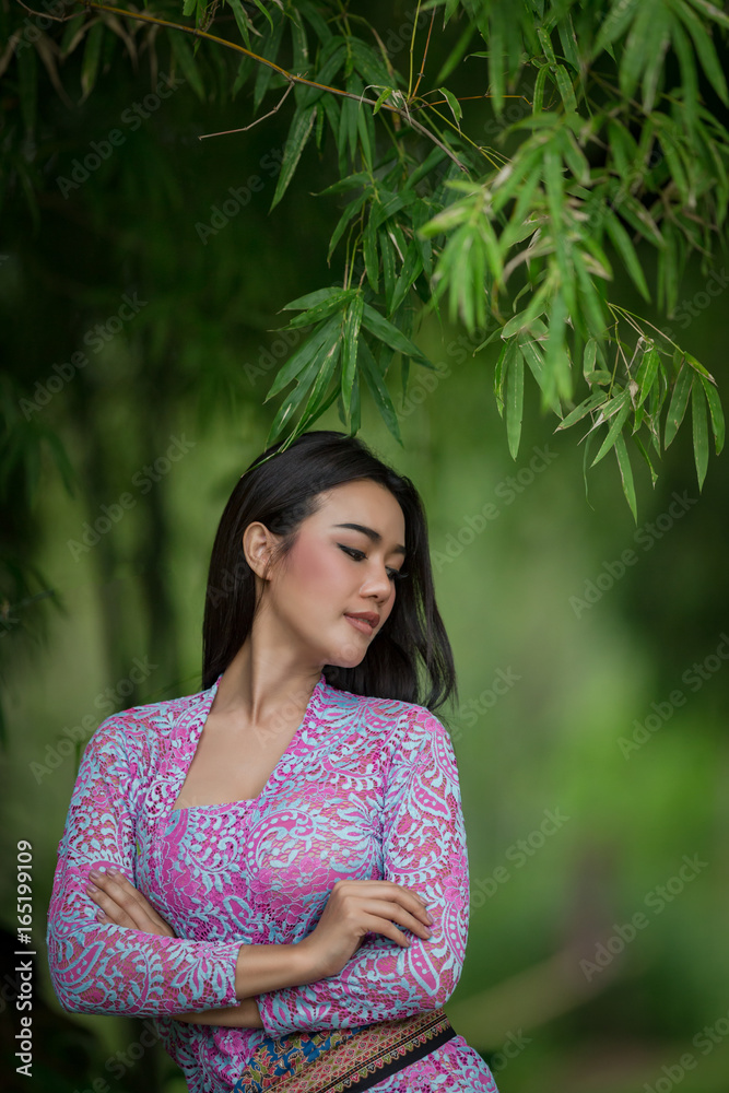 Traditional Indonesian Women