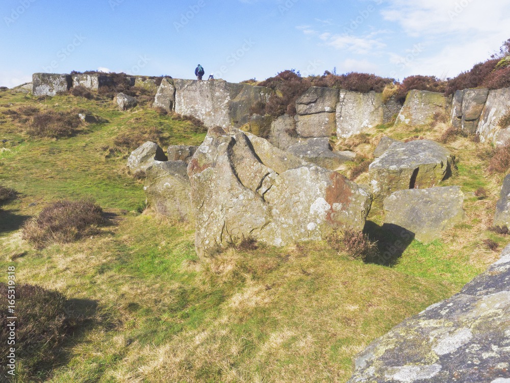 Fallen boulders and small cliffs line Curbar Edge, in the Peak District ...
