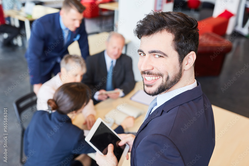 Start-Up Mann als erfolgreicher Berater Stock Photo | Adobe Stock