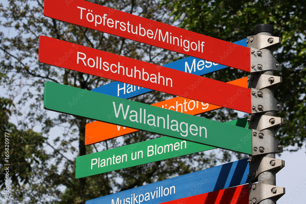 Wegweiser Schilder Stock-Foto | Adobe Stock
