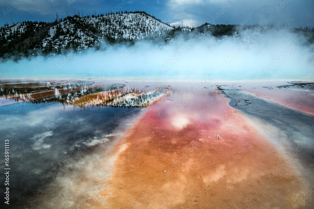 Farbige Grand Prismatic Spring im Yellowstone Nationalpark, Wyoming ...