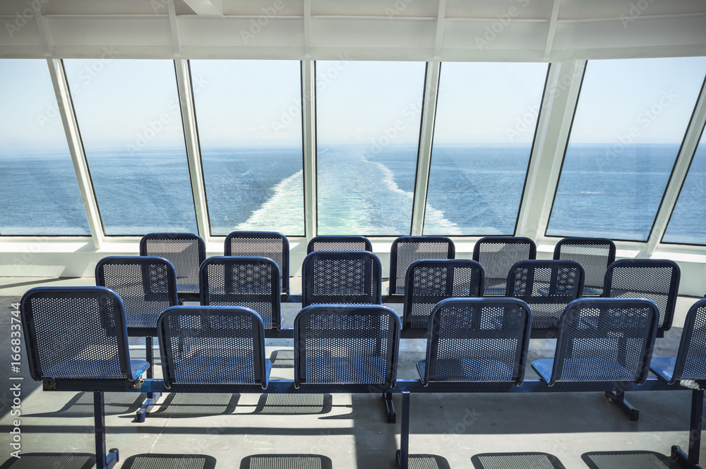 Foto de Seating and Eastern view of clear blue sky and the Strait of ...