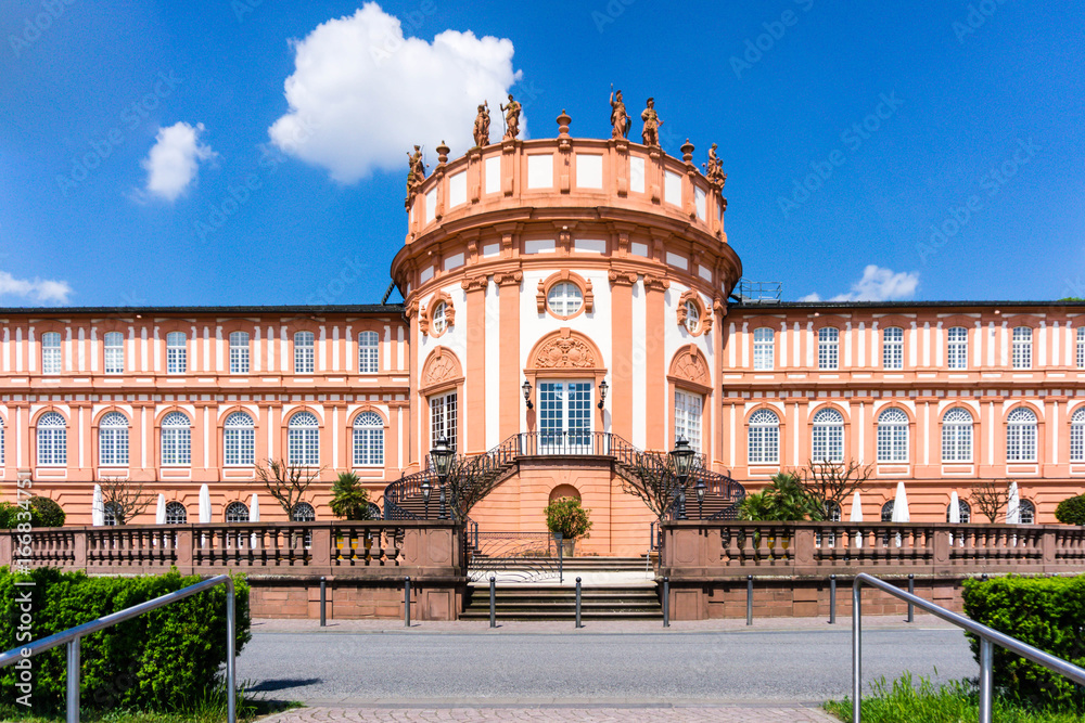Biebricher Schloss in Wiesbaden am Rhein Biebrich Stock-Foto | Adobe Stock