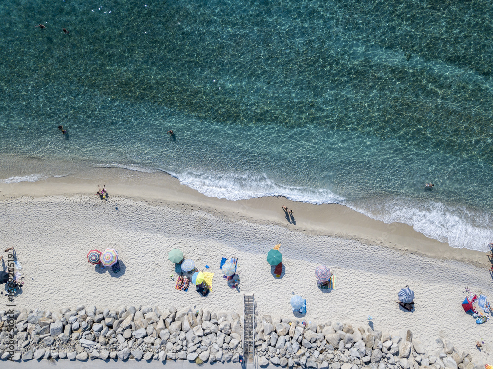 Fondale marino visto dall’alto, spiaggia di Zambrone, Calabria, Italia ...