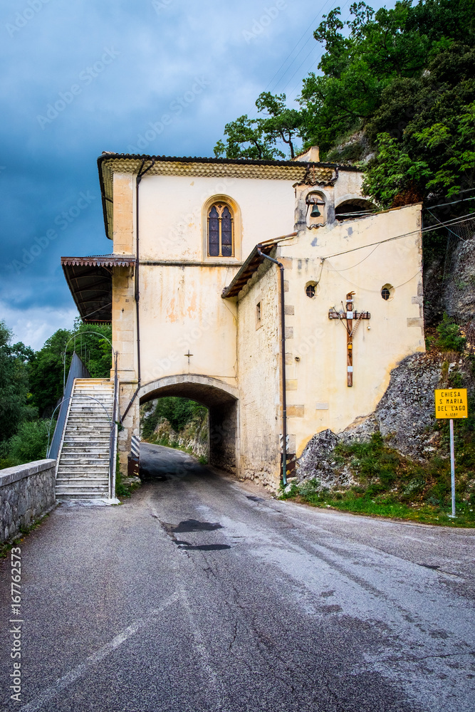 Scanno Lake, Scanno, Abruzzo, Central Italy, Europe. The little church ...