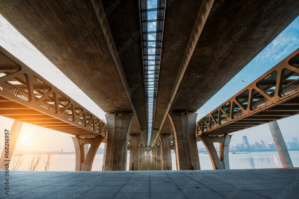 Elevated expressway. The curve of suspension bridge, Thailand. foto de ...
