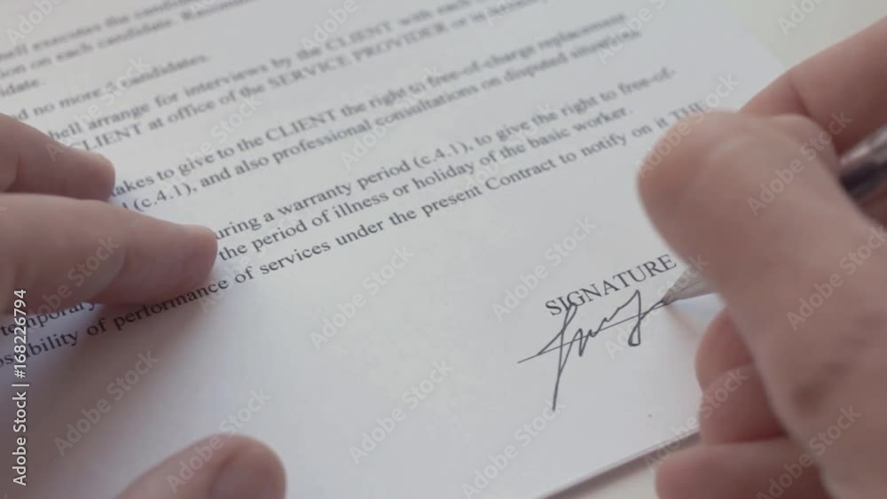 Vidéo Stock Male hand signing a contract form in black ink. Close up ...