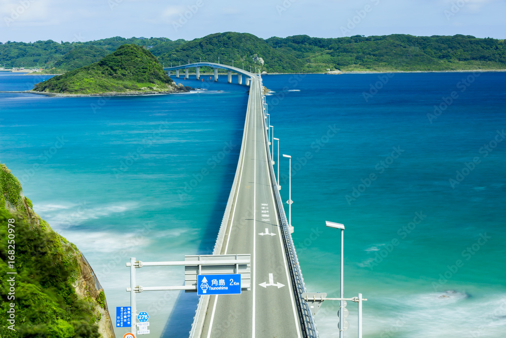 Tsunoshima Bridge, Yamaguchi prefecture, (Road signs and place names ...
