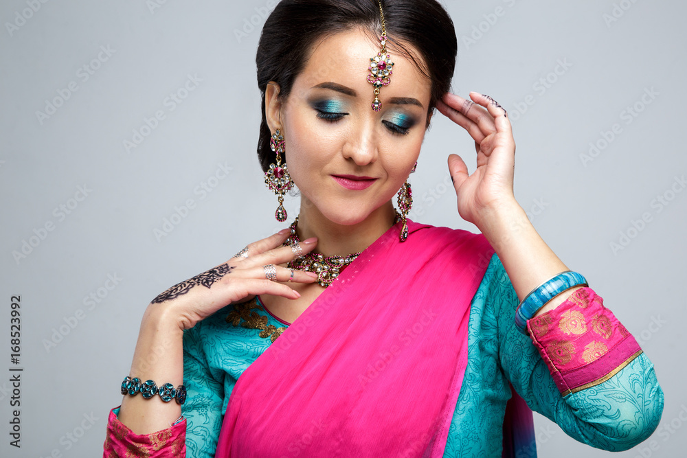Portrait of beautiful smiling indian girl. Young indian woman model ...