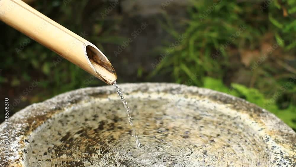 SHISHIODOSHI at SHOWA KINEN PARK middle shot shallow focus Stock ビデオ ...