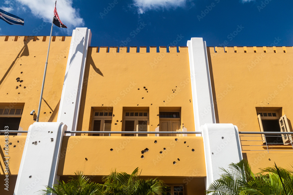 Foto de Bullet holes at the former La Moncada baracks, important place ...