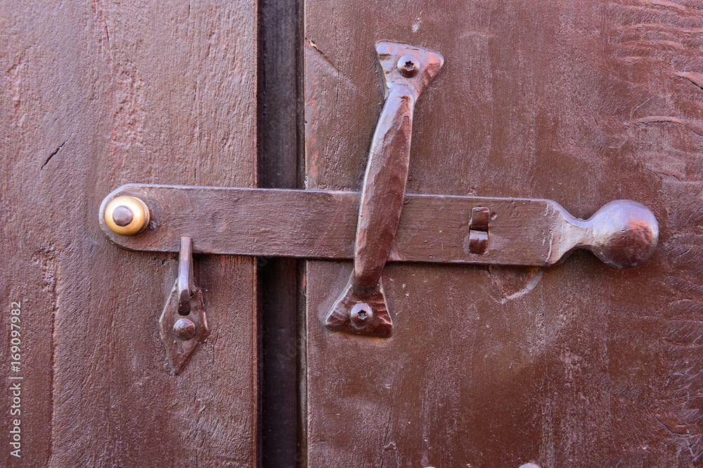 Porta vintage in legno con catenaccio, texture Stock Photo | Adobe Stock