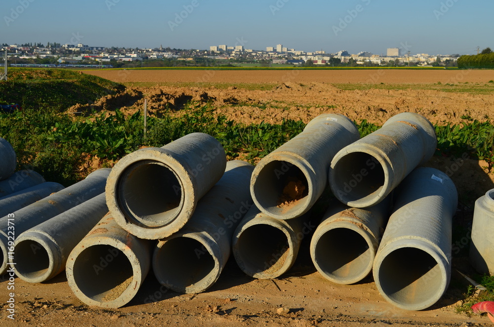 Buses en béton pour canalisation. Stock Photo | Adobe Stock