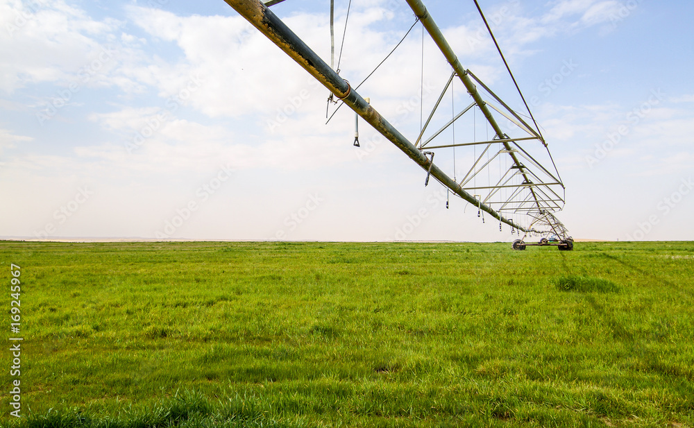 Irrigation Desert farming .,Irrigation System for farming in Pivots ...