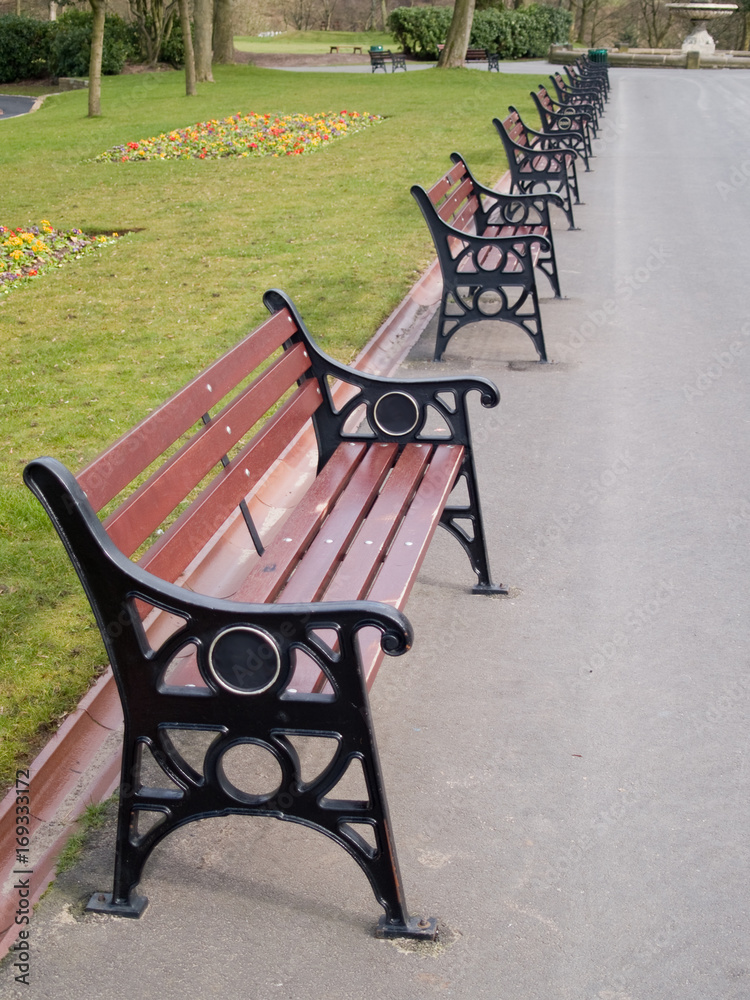 Foto de Row of newly installed park benches in a park in north-west ...