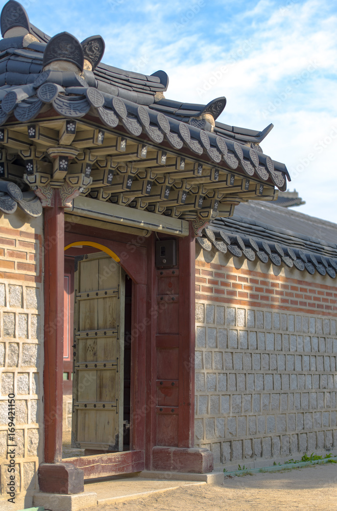 Details of traditional old Korean architecture at Gyeongbokgung Palace ...