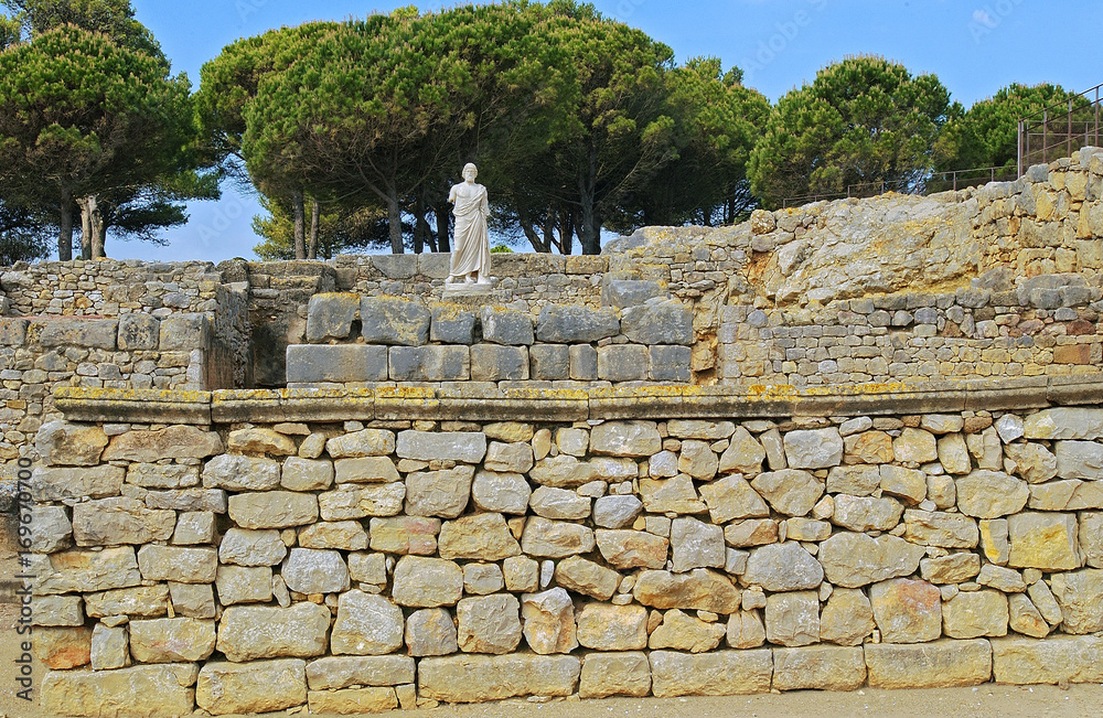 Yacimiento arqueológico griego y romano en el mediterráneo restos de ...