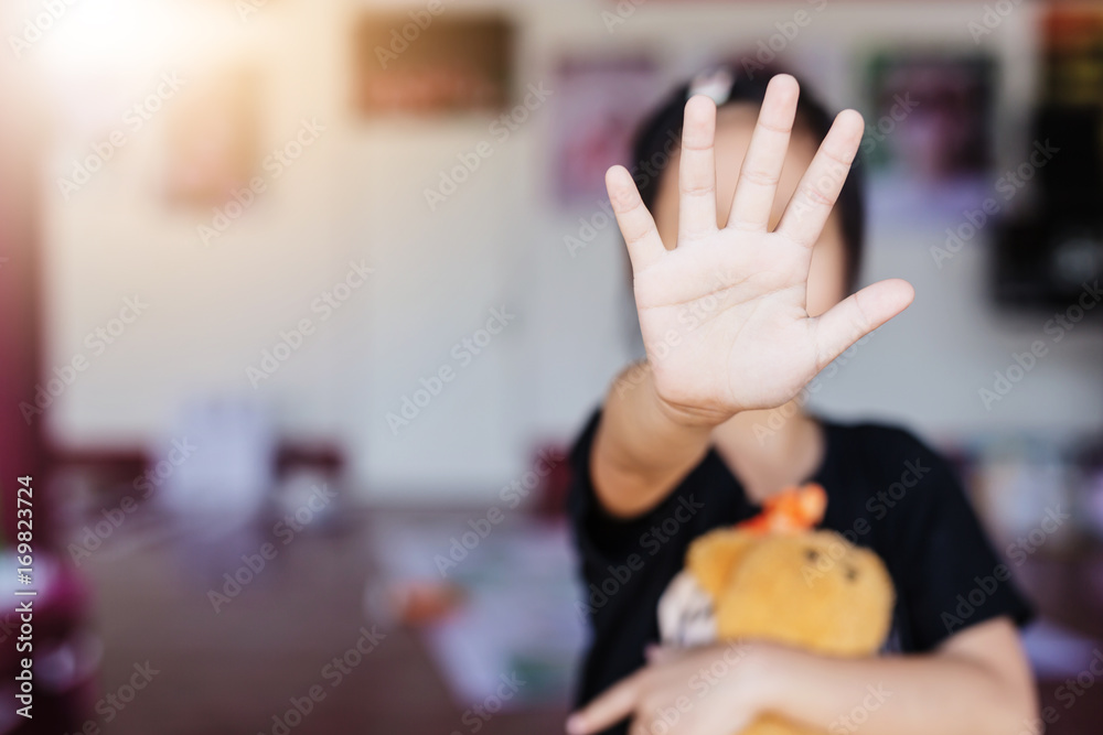 Foto de Stop abusing violence. violence, terrified , A fearful child ...